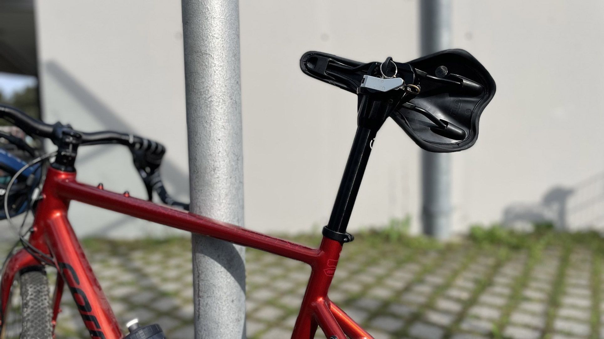 Uplock, el candado invisible