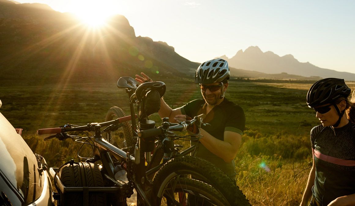 Cómo llevar la bici en el coche: los tipos de portabicis